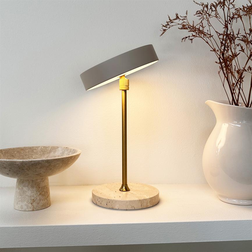 Moonlight LED Genopladelig Bordlampe - Beige, travertin, messing ...